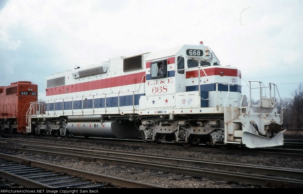 EJ&E 668--Bicentennial SD38-2